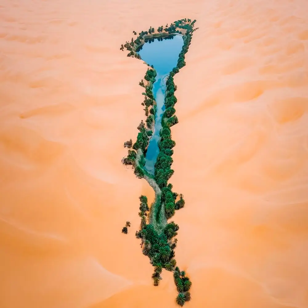 Lagos no Saara surpreendem turistas em meio às dunas da Líbia