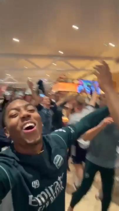 'We are the champions' - Arsenal players pop champagne at training ...