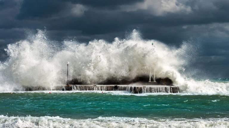 These counties with high hurricane risk are growing in population