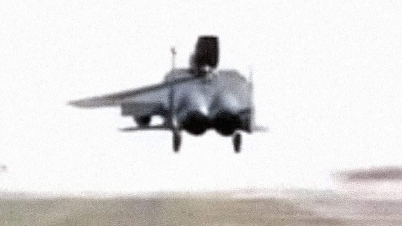 The fighter jet that landed after losing an entire wing