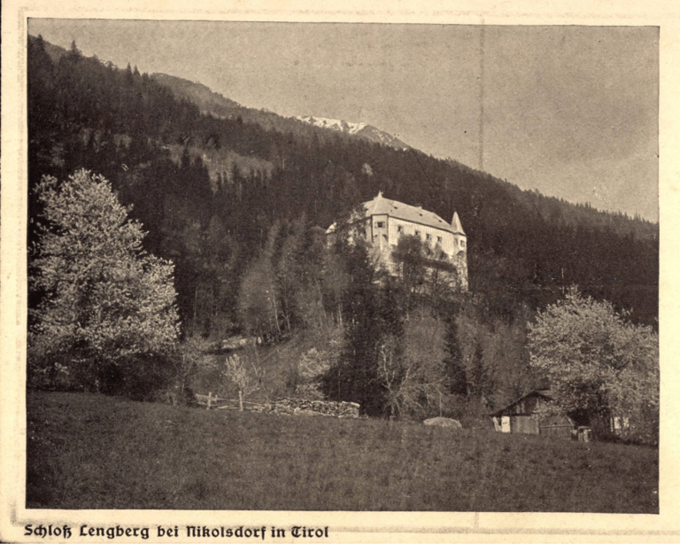 Sensationsfund in altem Schloss: Dieser BH ist fast 600 Jahre alt – so ...