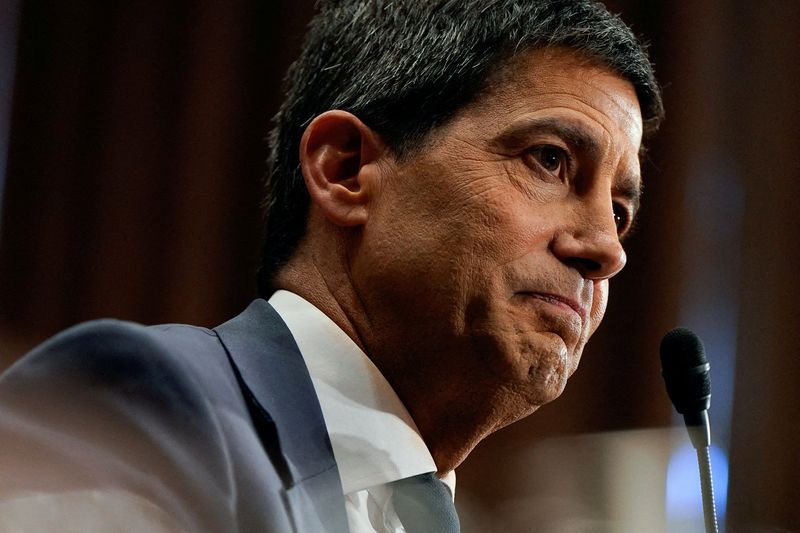 Fed minutes show more policymakers open to a rate hike