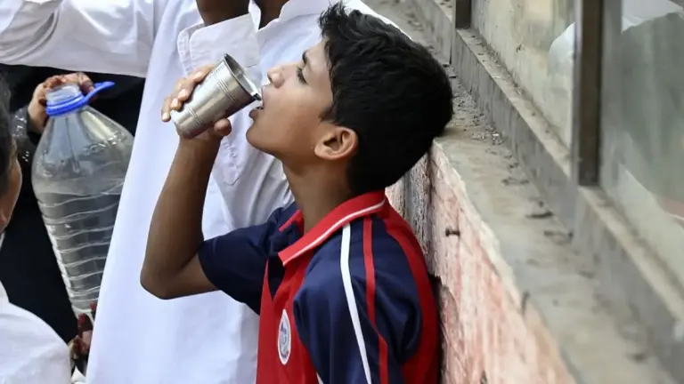 Maharashtra weather update: IMD issues red, orange heatwave alerts for ...