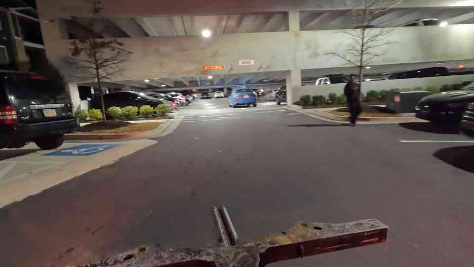 Parking lot Karen loses control after getting called out