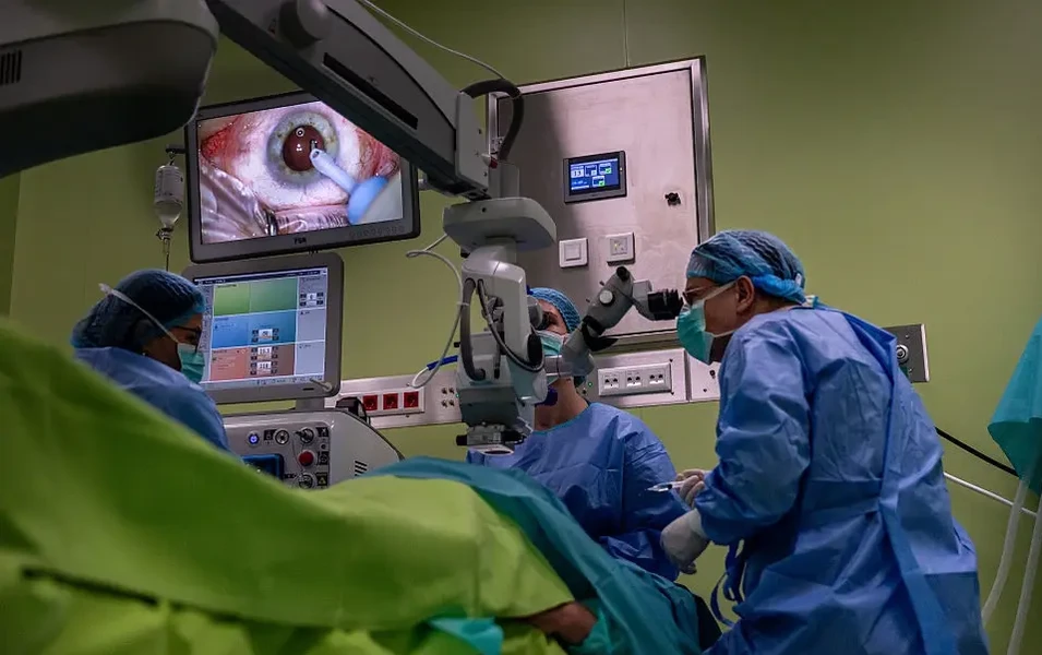 Experts outline timing and recovery tips for cataract surgeries