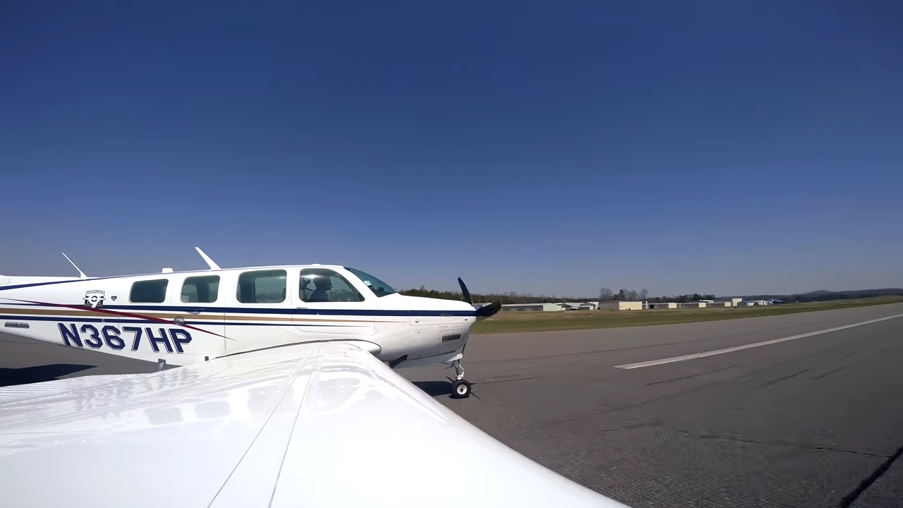 Watch a plane fight crazy crosswinds during landing - "Hold the line"