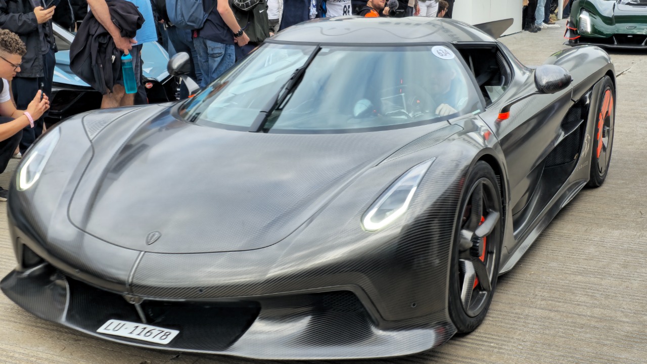 9 performance cars that continue to dominate in straight-line speed