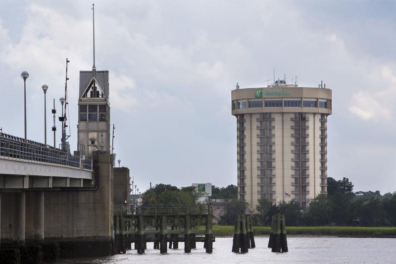 Charleston to buy — or condemn — West Ashley marshland for Holiday Inn ...