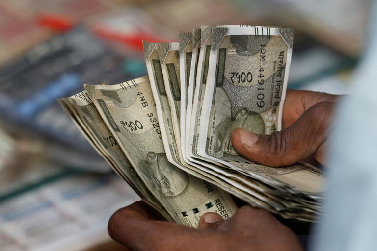 India central bank's daily $1 billion FX defence struggles to turn ...