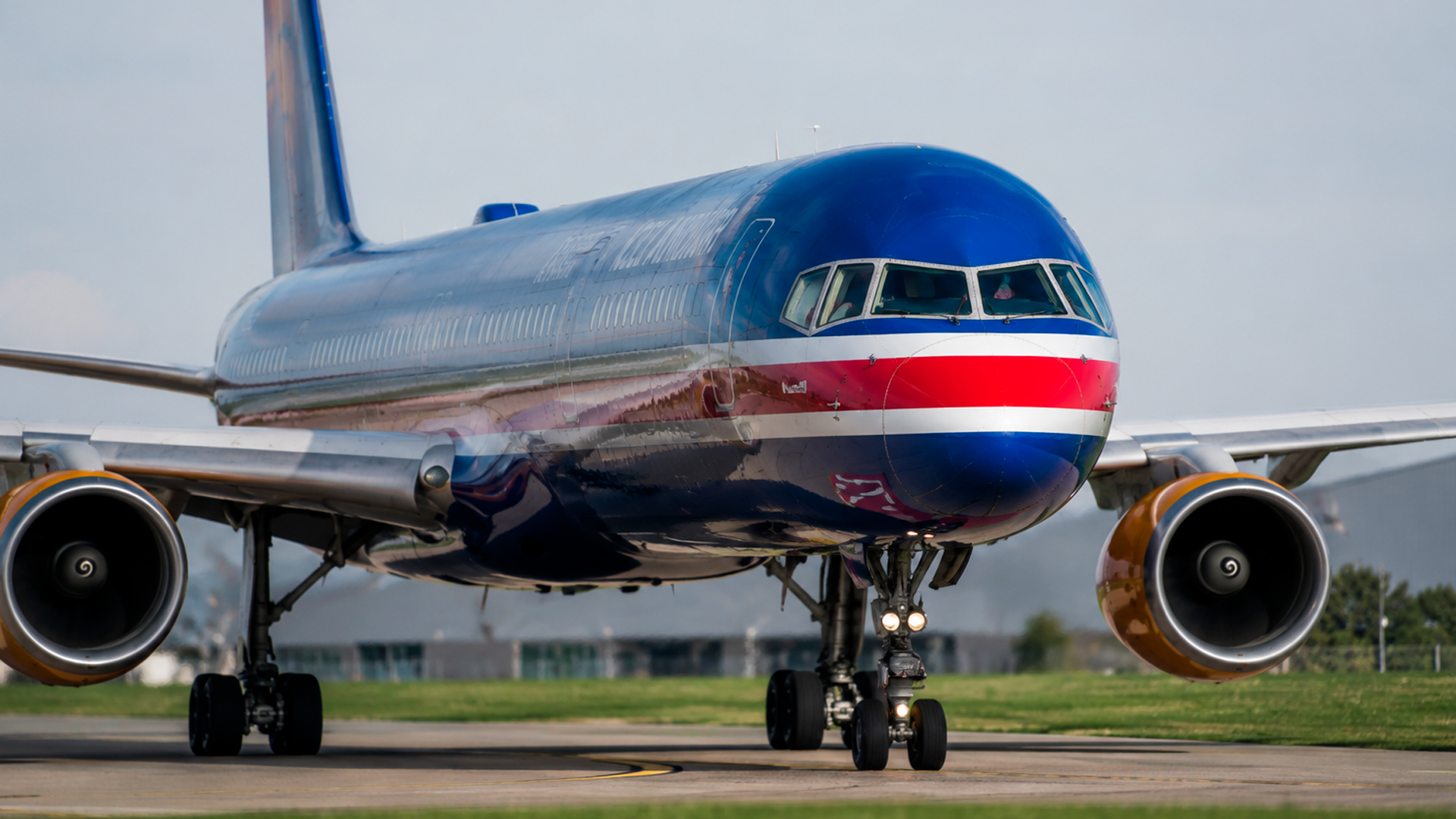 Rare Boeing 757-300 farewell caught on camera