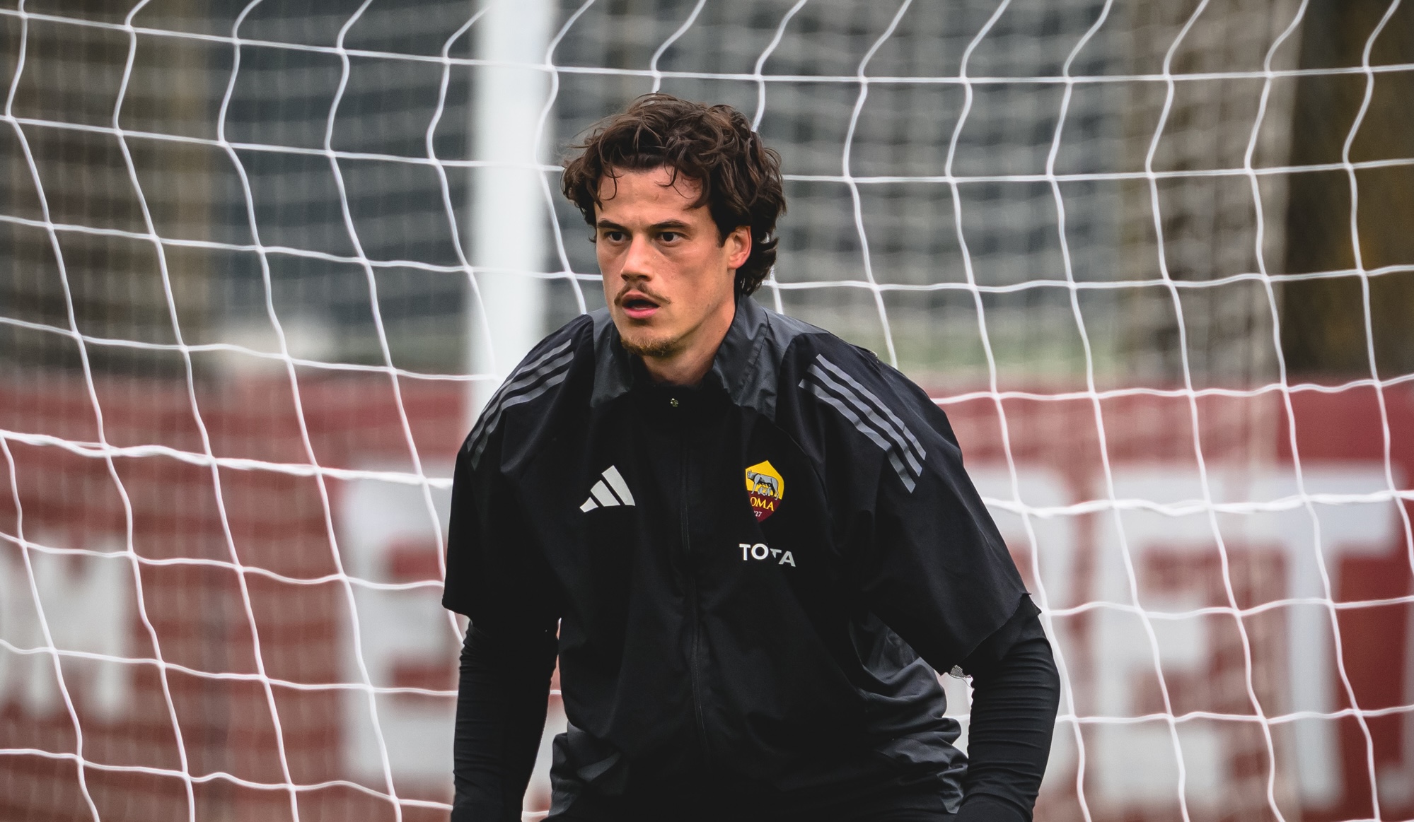 Svilar porta a scuola i big della Serie A: il confronto con Maignan e ...