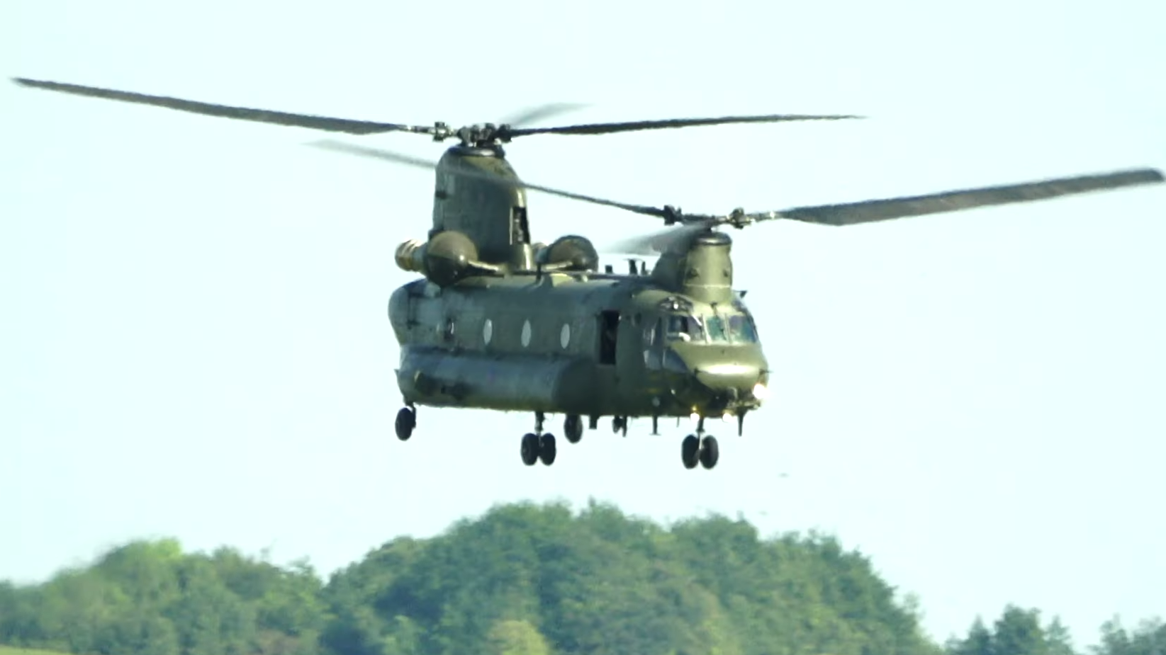 Watch this Chinook shake the field - then throw itself sideways