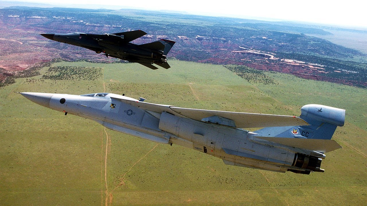 The unarmed jet that won an air battle without firing