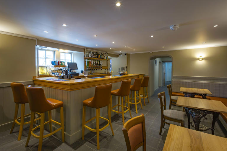 Historic Highlands pub with stunning loch and castle views reopens on ...