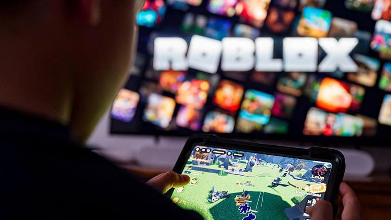 US groups urge investigation into child safety and spending on Roblox