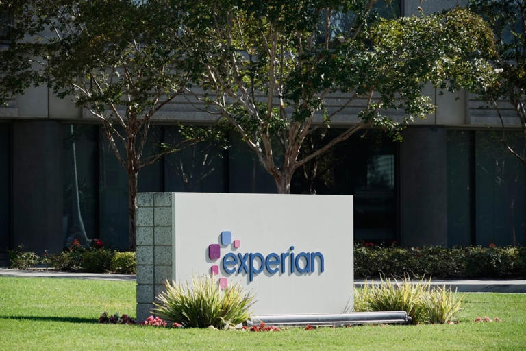 Experian shares slip after outlook disappoints