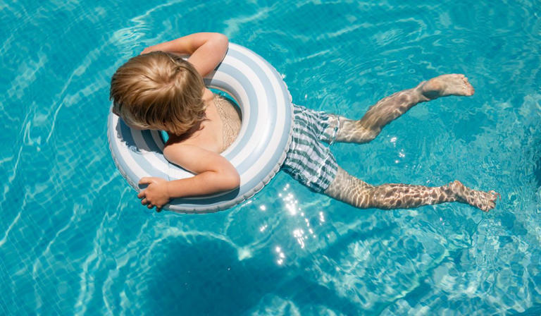 Mum shares potentially life-saving water safety tip parents need to ...