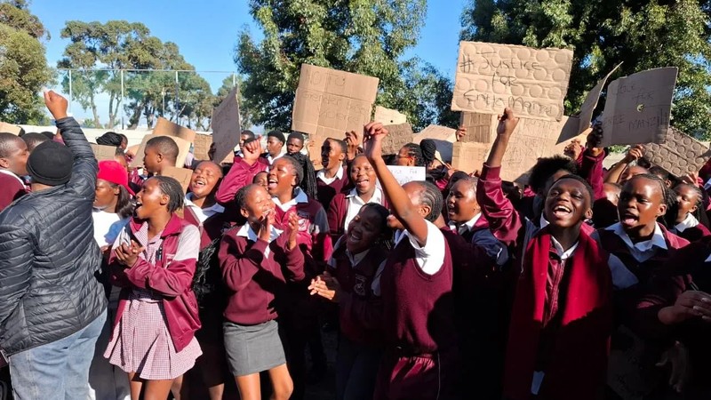 Community rallies for Entle Manzi’s family as bail hearing postponed