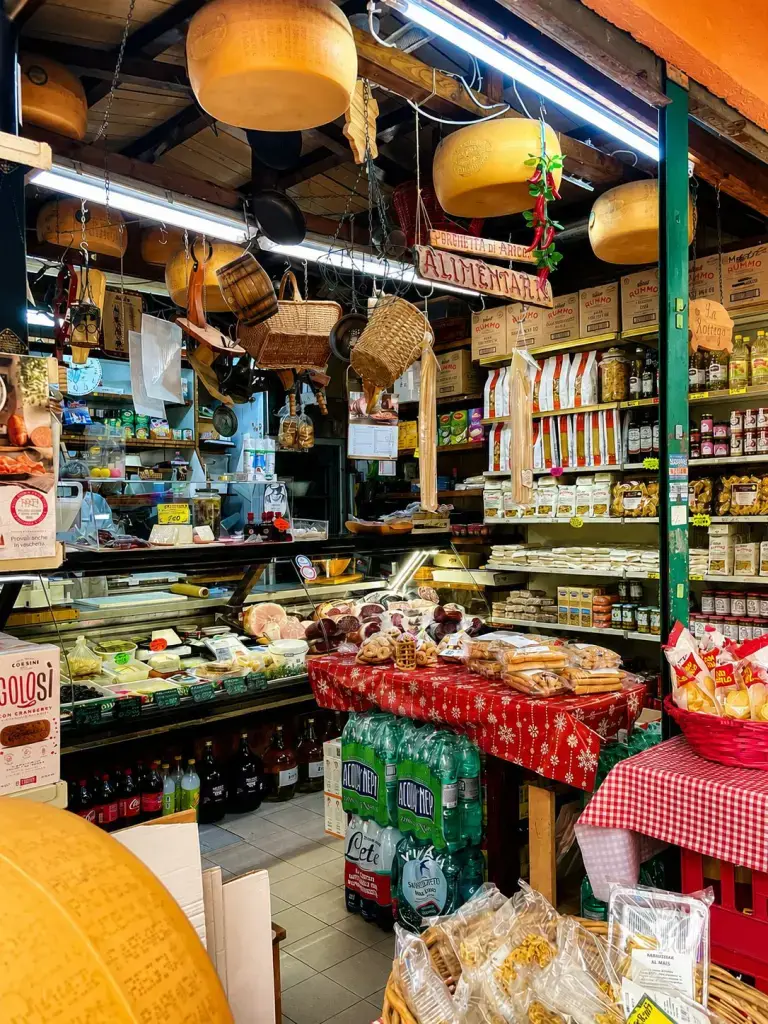 Dentro il mercato di Spinaceto, il posto che tiene insieme una ...