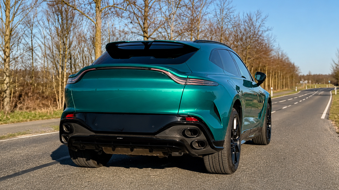 Aston Martin DBX acceleration and top speed run