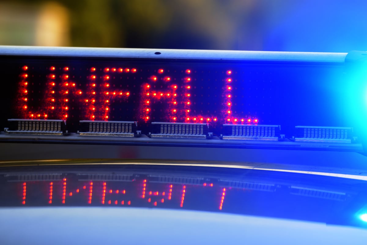 Kran muss umgekippten Lkw aufrichten: A4 Richtung Köln gesperrt