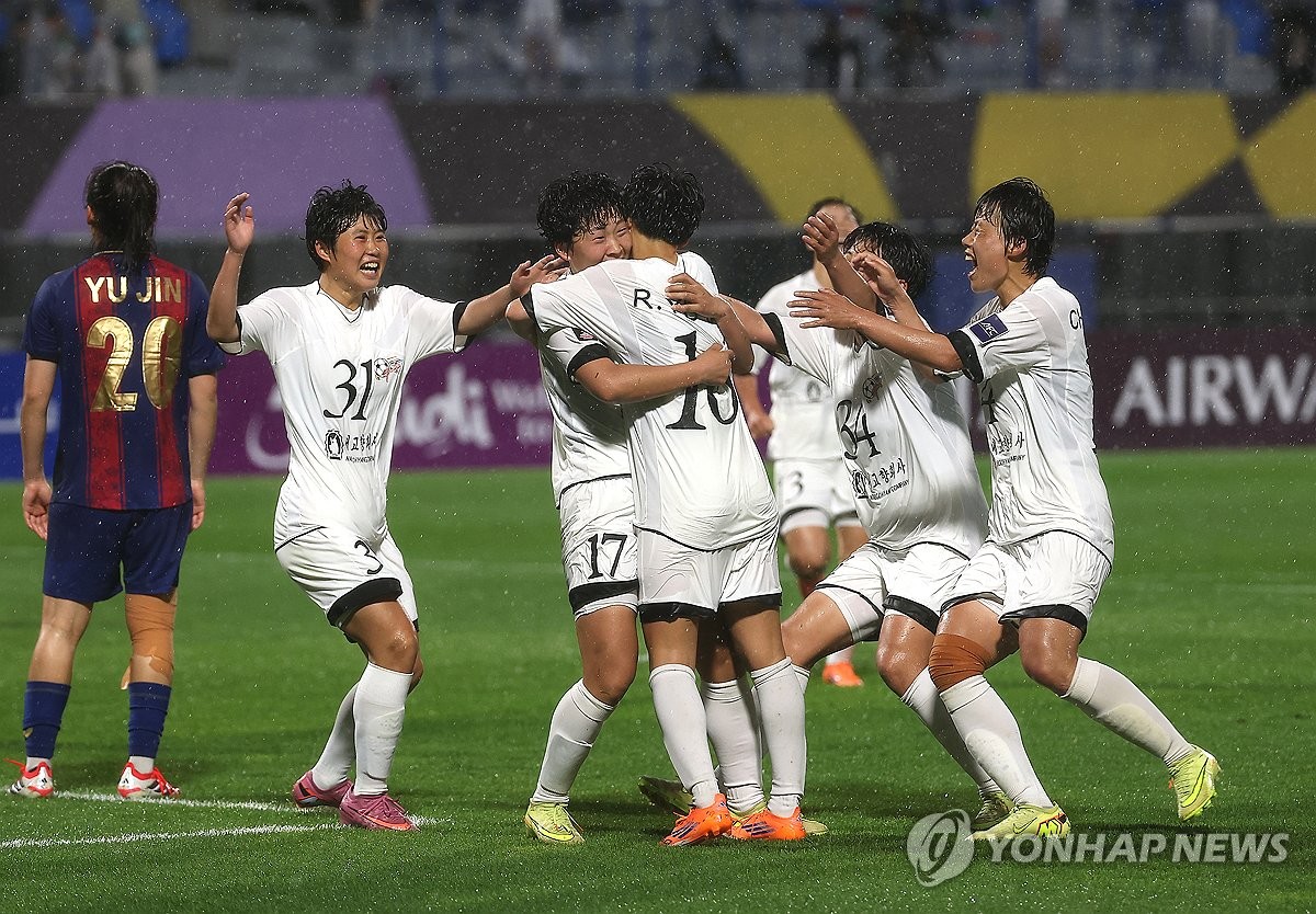 (LEAD) N Korea's Naegohyang beat S Korea's Suwon FC Women in hyped-up ...