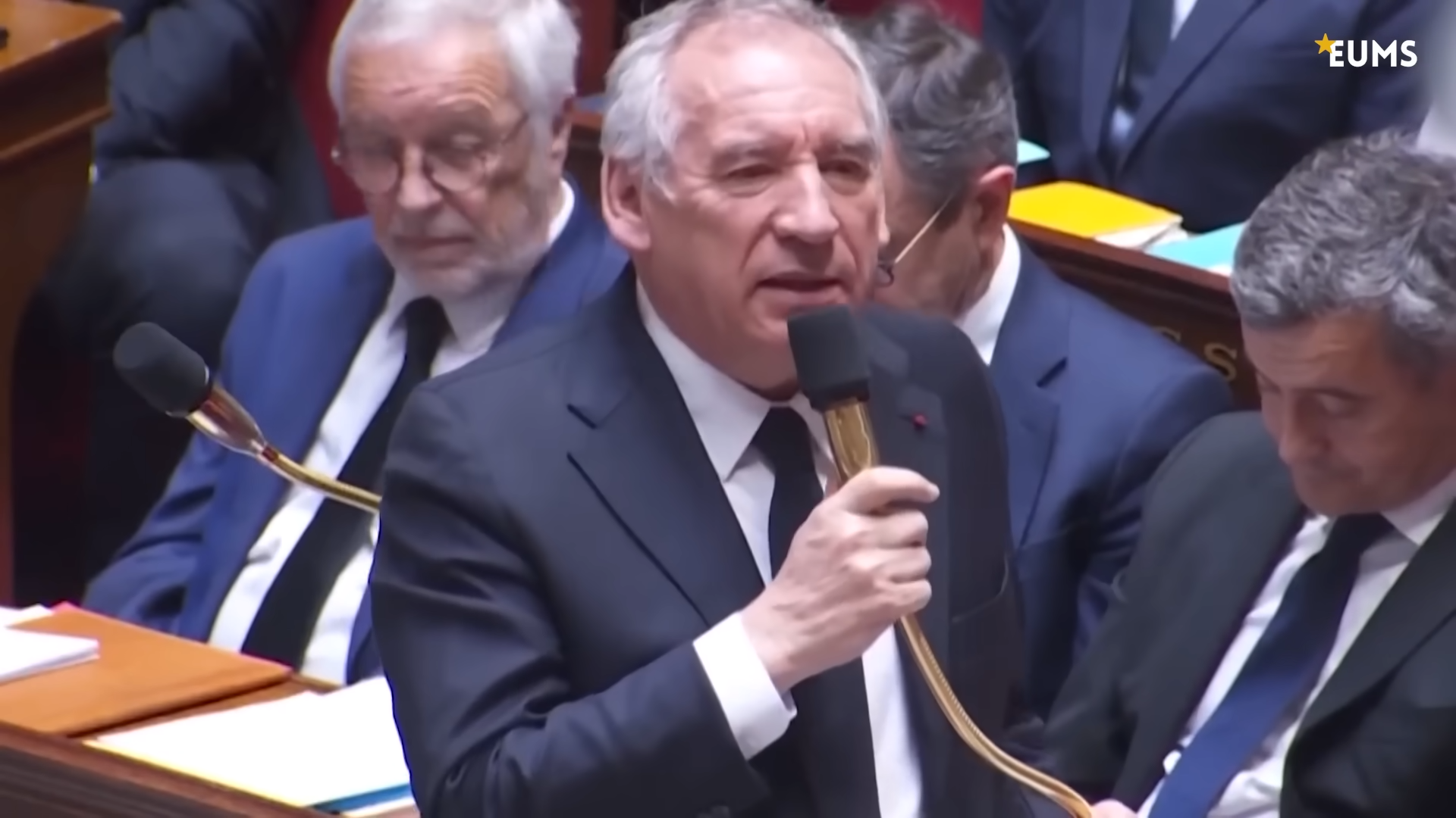 France collapses with €3.3 trillion debt - Macron under pressure