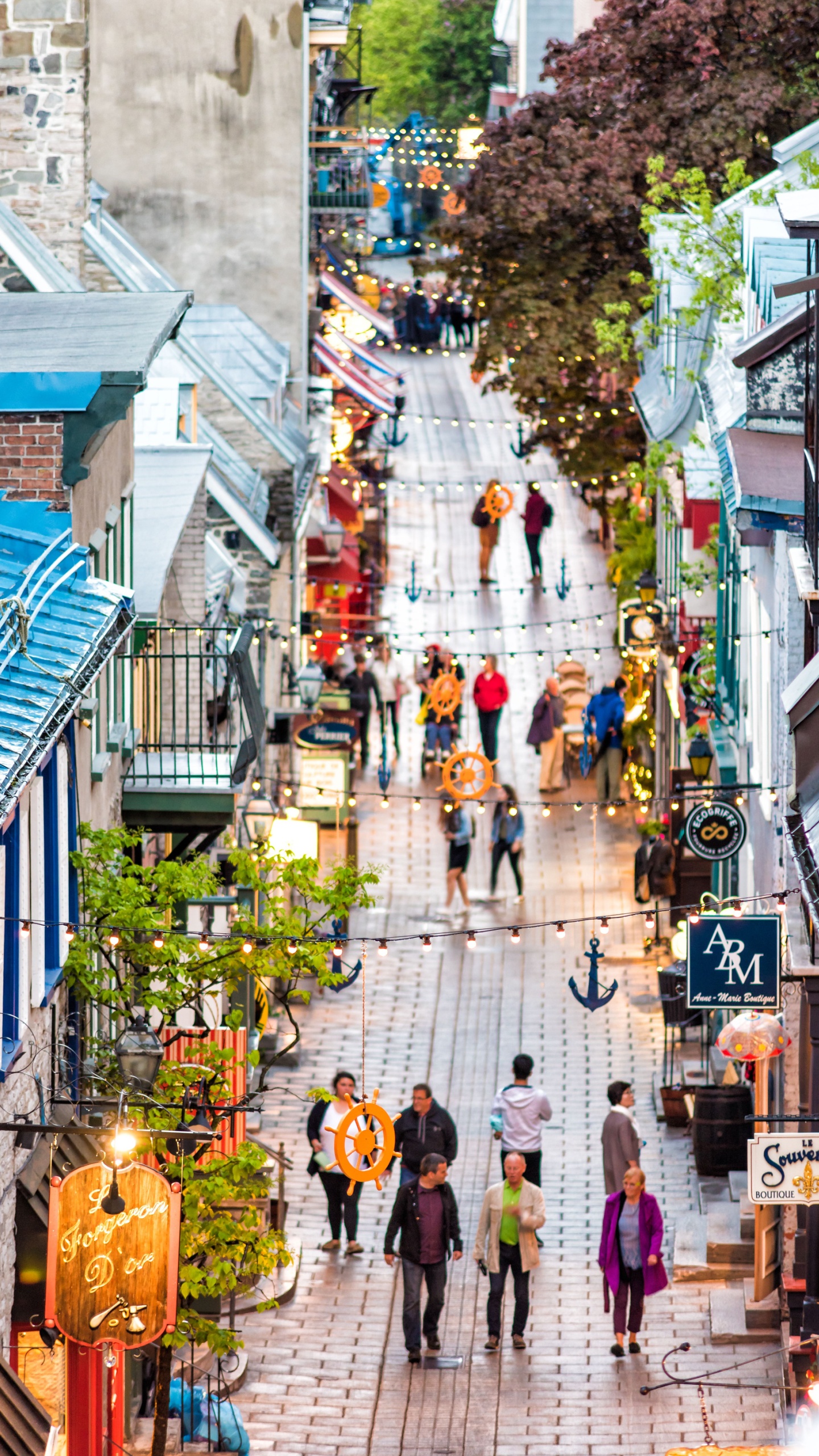 6 iconic Canadian landmarks every traveling Canadian should see