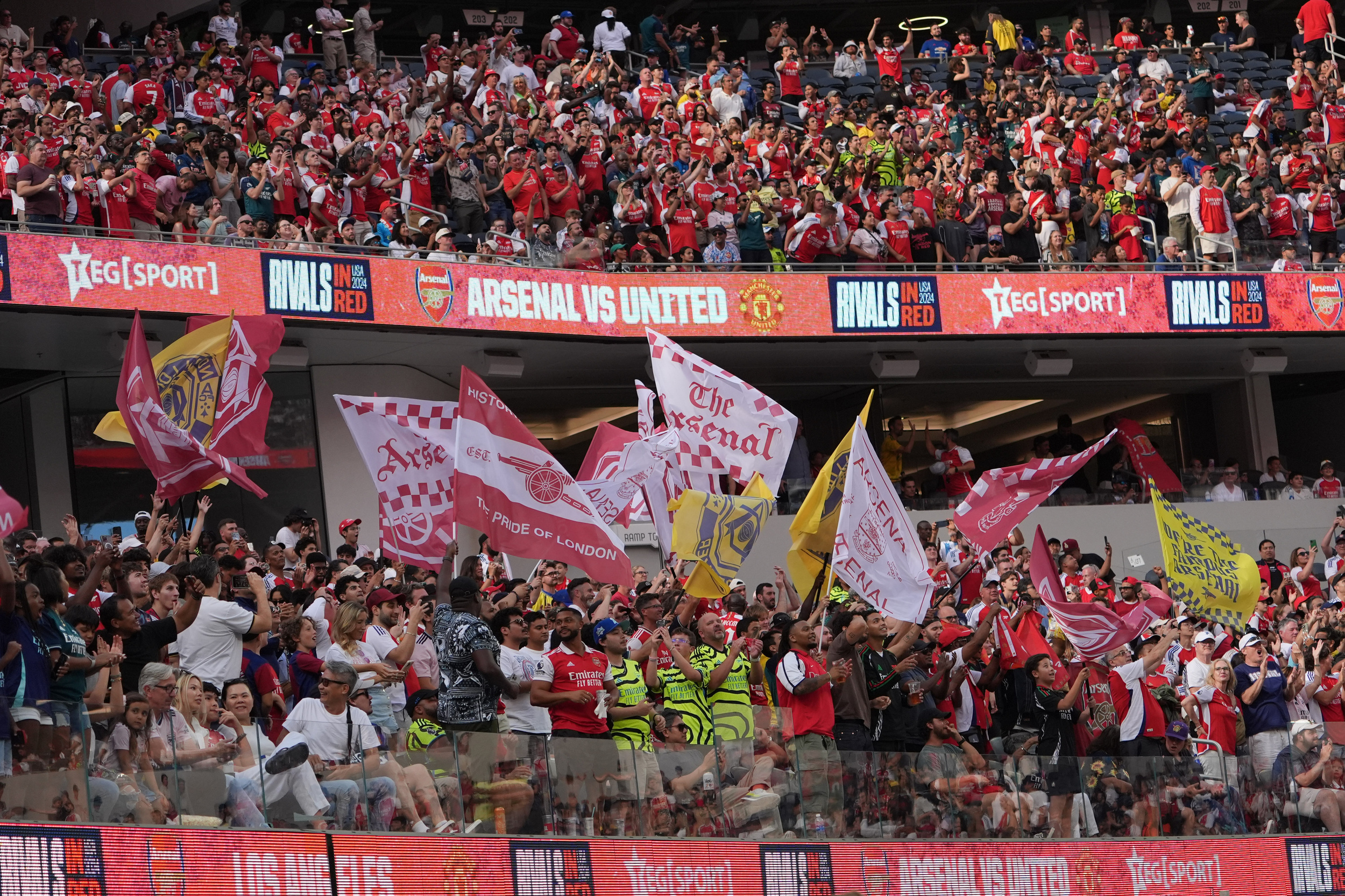 Watch: Arsenal players join fans outside Emirates this morning after ...