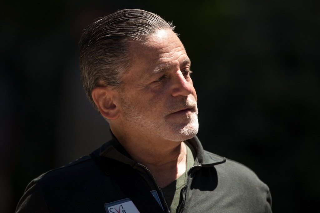 Dan Gilbert sends strong message on Cavs after Game 1 loss to Knicks