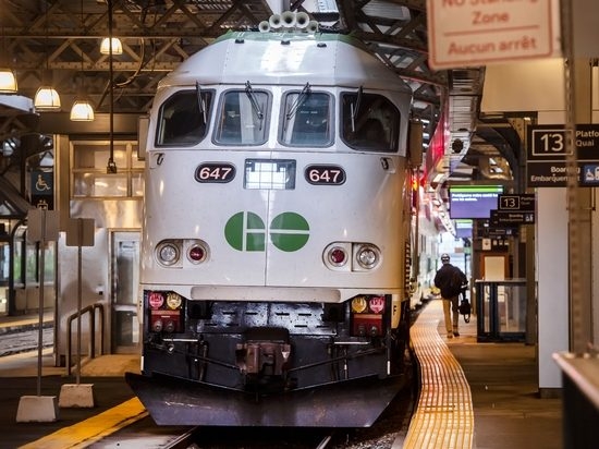 GO train signal issue forces delays at Union Station