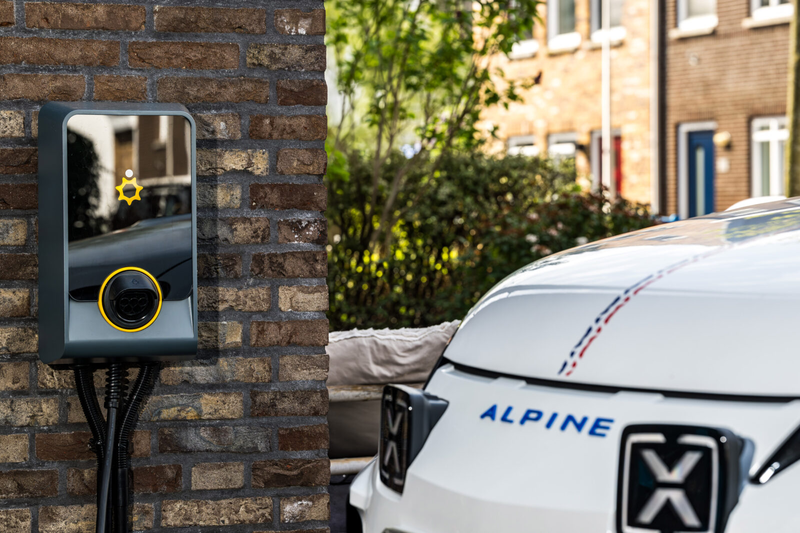 Geld verdienen met je stilstaande elektrische auto: Renault kan het nu