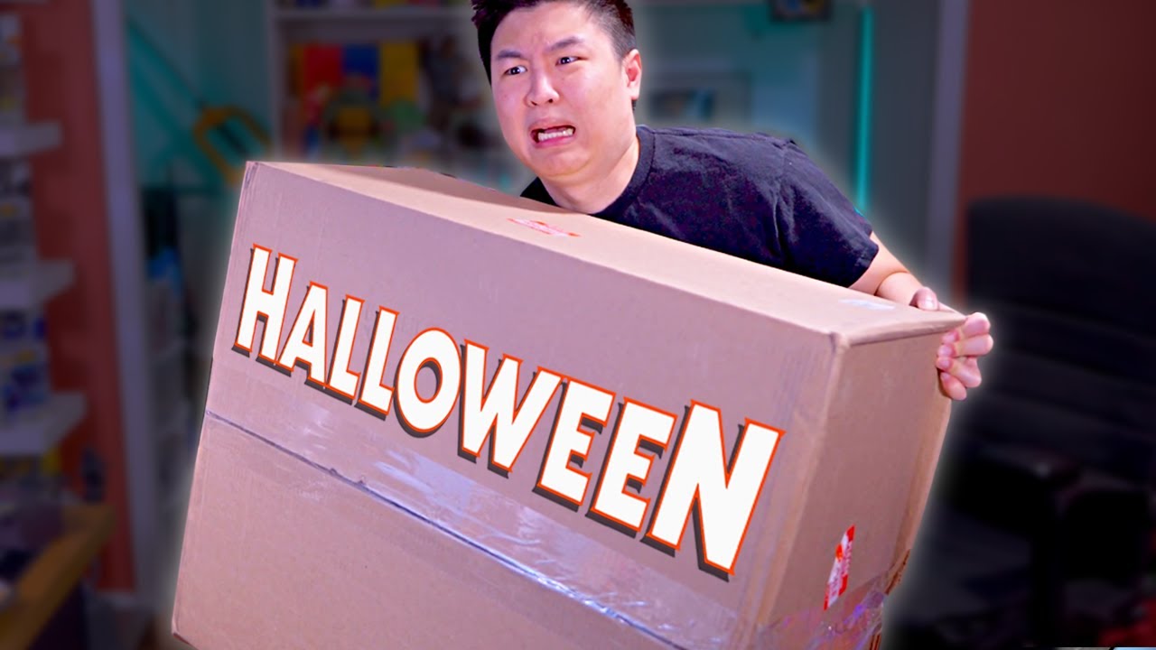 Unboxing a mysterious package featuring a new Michael Myers game