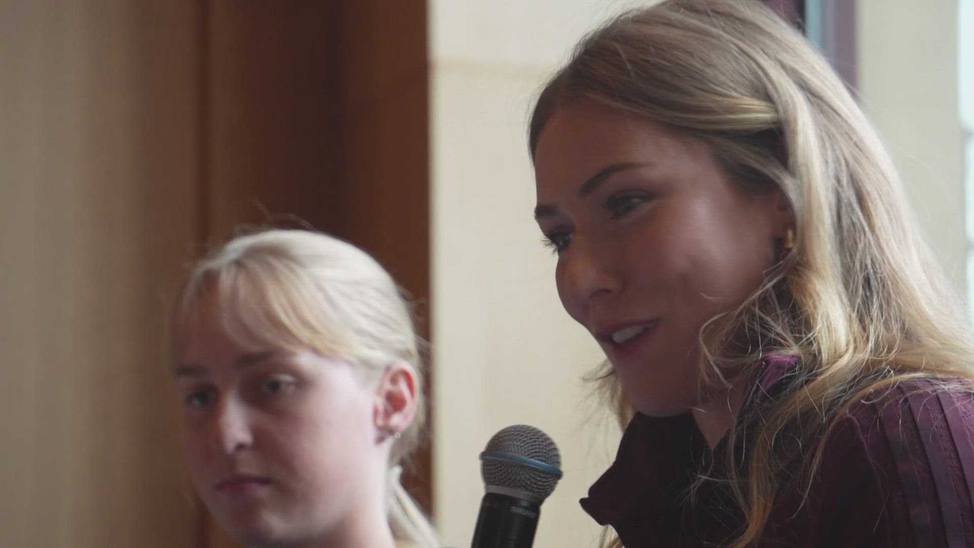 Ski racing stars inspire fans at Avon community even
