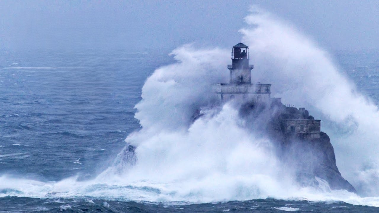 Watch waves hit a lighthouse 136 feet above the sea - then the lens ...