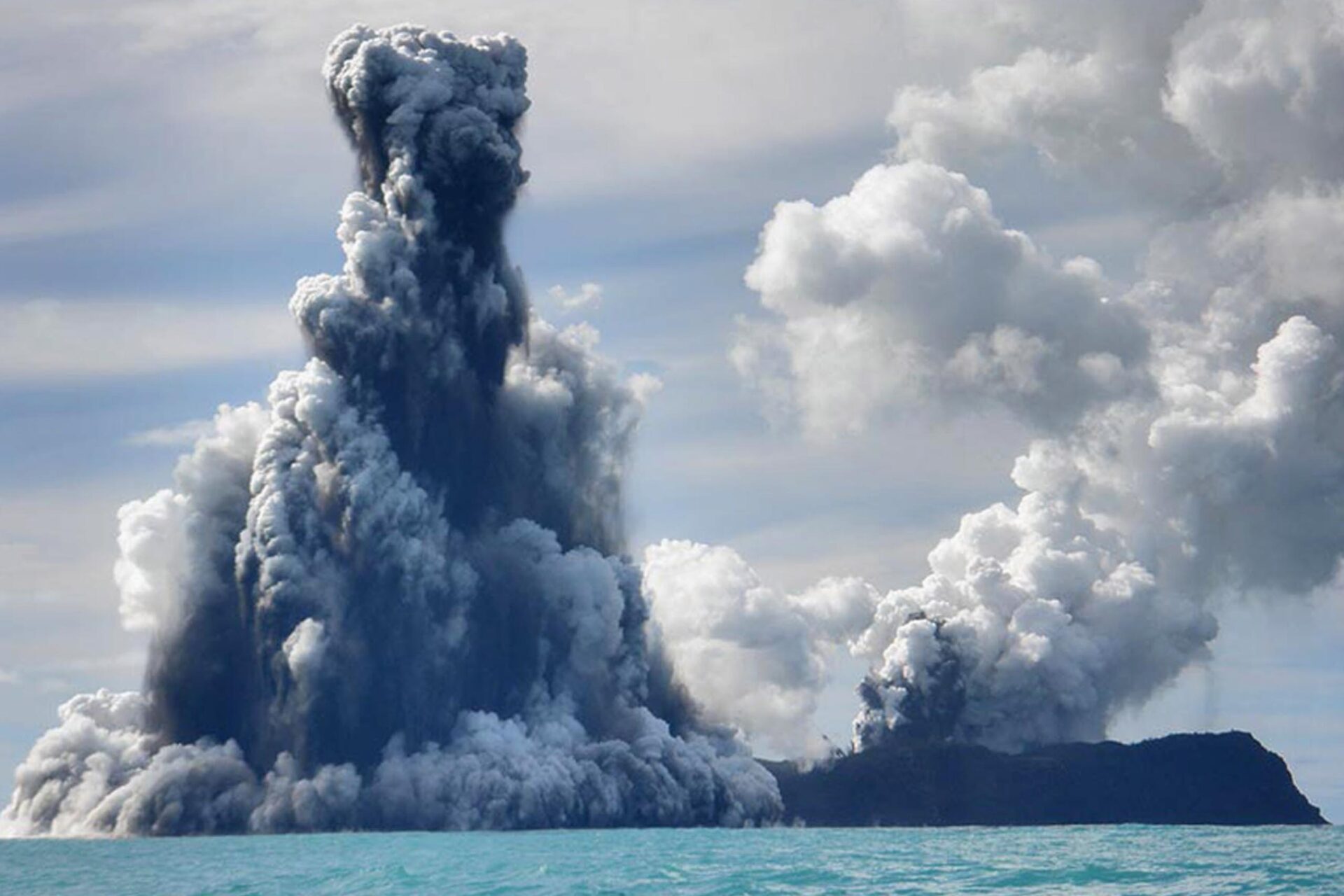 Wetenschappers verrast: aswolk van vulkaanuitbarsting in Tonga brak ...