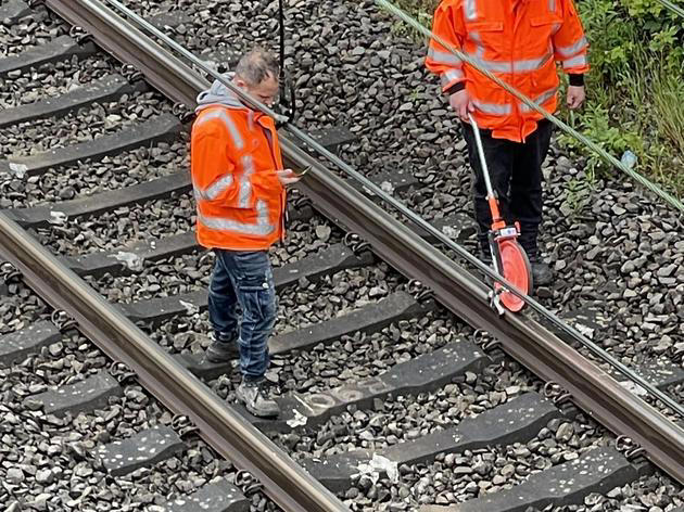 Vergisst Lokführer Hemmschuh? Vier Kilometer Gleis auf Ruhr-Sieg ...
