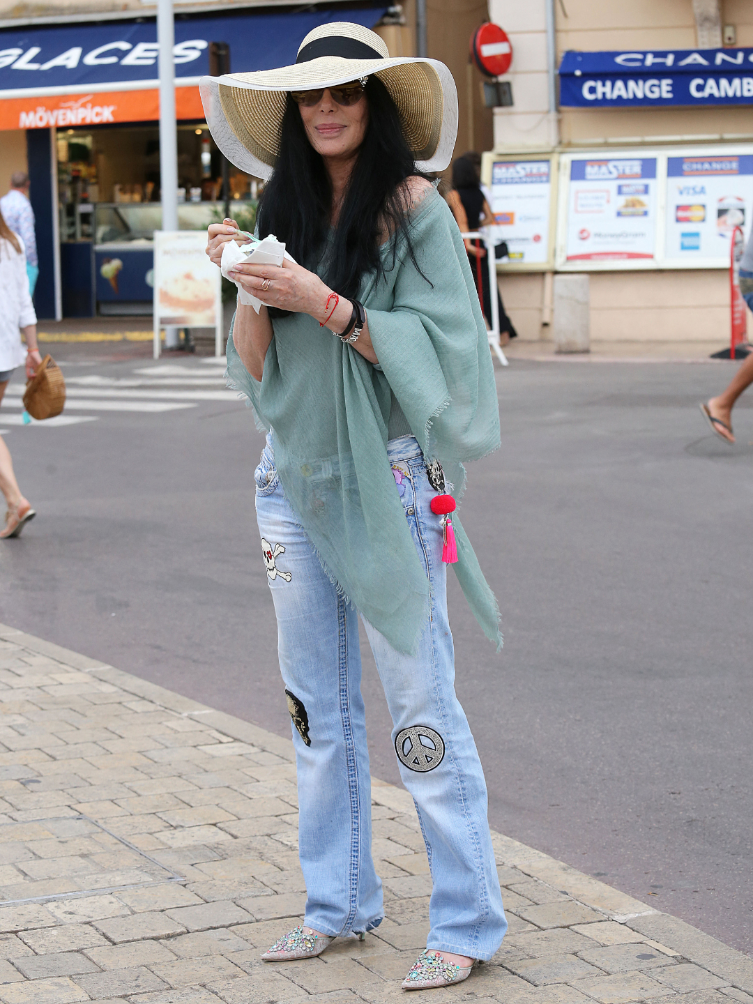 Rare photos show a different side of Cher fans barely recognize today