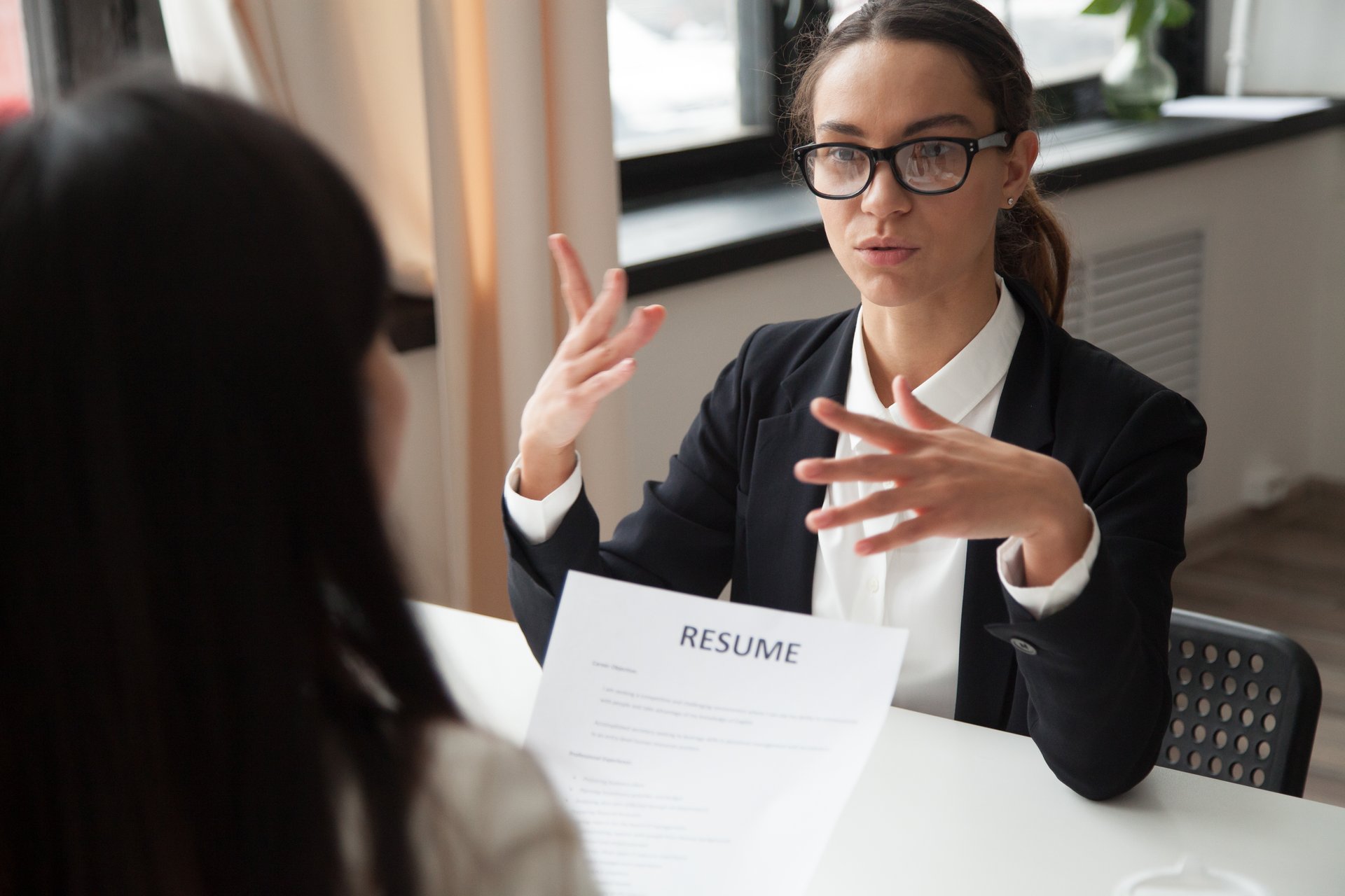 6 examples for describing yourself in an interview (and why they work)