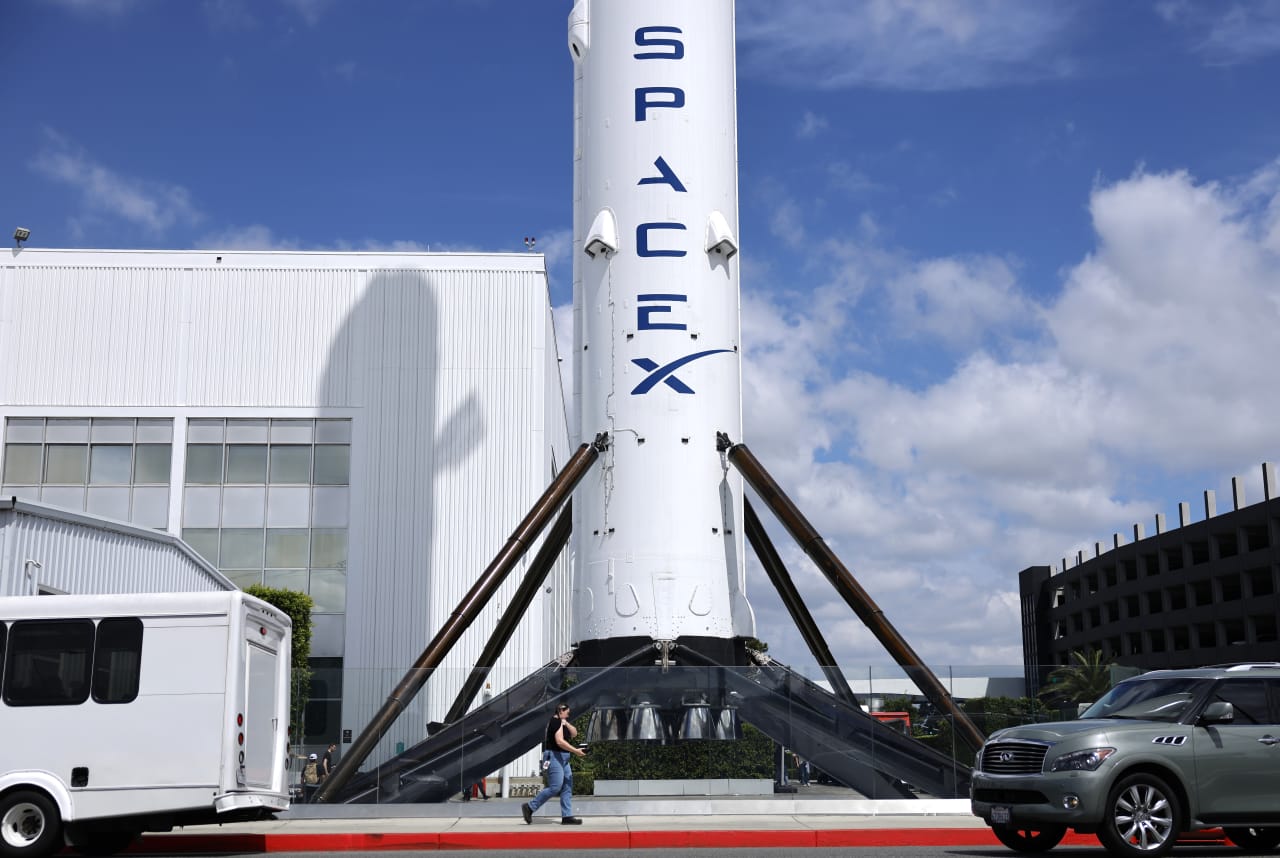 SpaceX is getting closer to its record-breaking IPO