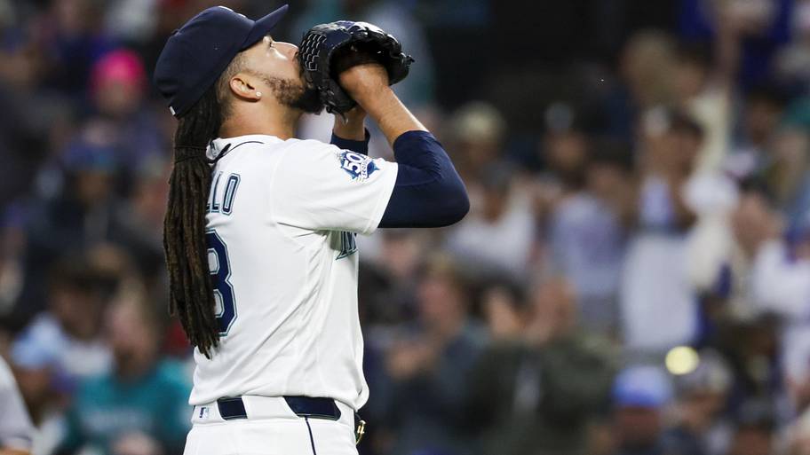 Mariners' Luis Castillo decision feels like the beginning of the end ...