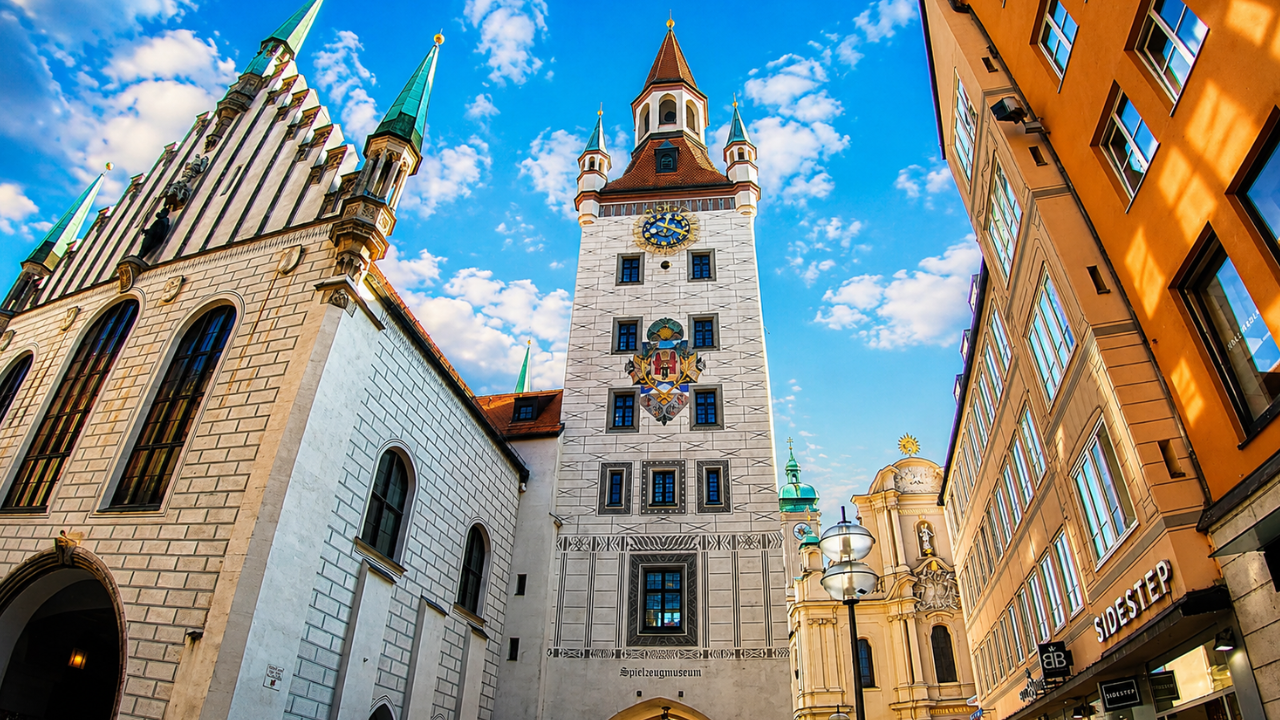 Discovering the historic heart of Munich (4K)