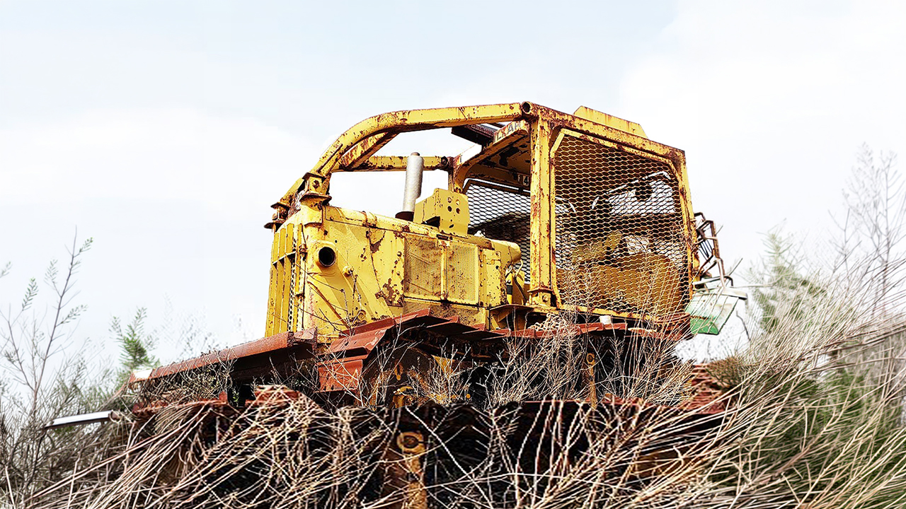 Starting a classic Caterpillar dozer
