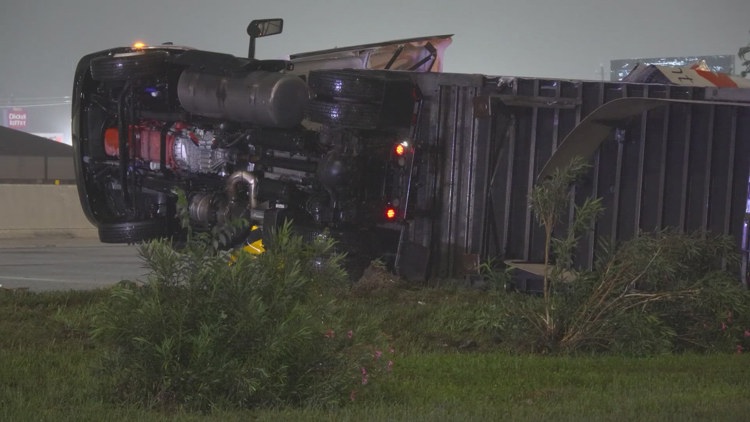 Two jackknifed big rigs shut down North Loop for hours in Houston