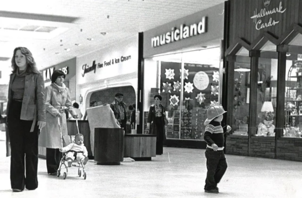 20 photos inside the strange world of 1970s shopping malls