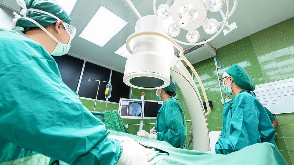 Apollo Hospitals Q4 results: Net profit rises 36% YoY to ₹529 crore ...