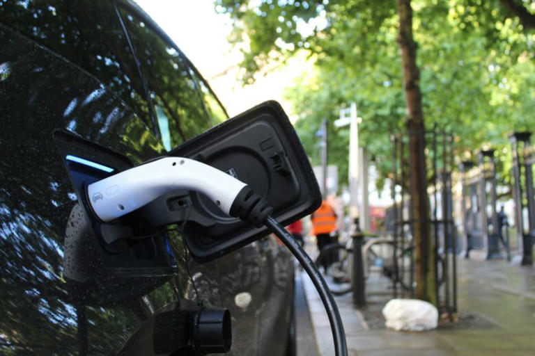 Oorlog met Iran zorgt voor forse toename verkoop elektrische wagens in ...