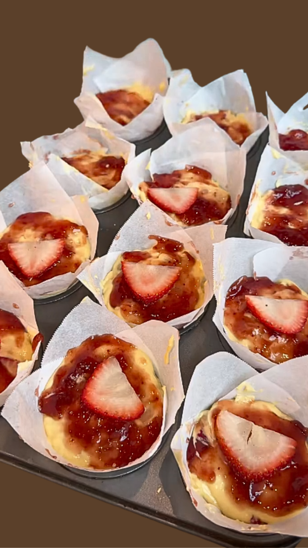 Strawberry white chocolate crumble muffins recipe