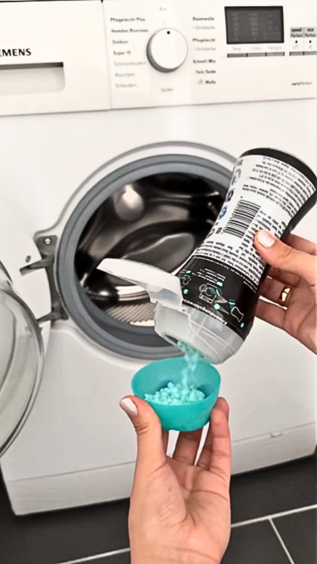 Bathroom cleaning and organizing routine