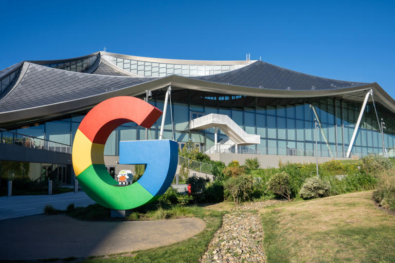 Sundar Pichai says 5 core apps top 3B users: Alphabet’s Google gets ...